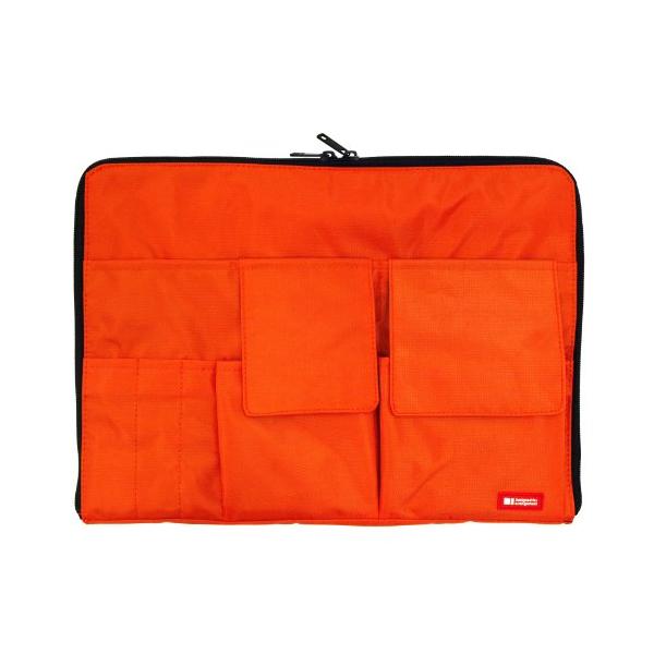 寸法 幅350mm*奥行17mm*高さ255mm 特徴 鞄の中でかさばらない薄型タイプ 機能 本体にはクッション材入り ポケット内容 メインポケット*1(ダブルファスナー仕様)、マチなしポケット*2、マチ付きポケット*2、ペンポケット*3 ...