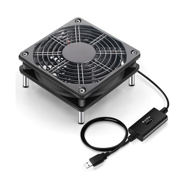 電子機械をUSB 冷却ファンに乗せて、風が下部から対象物に当てるように冷却させます。空気の流れ又は熱気の排出を加速し、熱こもり現象を防ぐことができます。超静音設計、更に静音性に気になる場合、弱風モードに切替して、稼働音が全然聞こえないレベル...