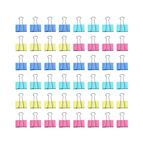 48個の25mm幅のダブルクリップ。 各ダブルクリップは約55枚の紙をクリップできます。バインダークリップを使用すると、滑り落ちたり脱落したりすることなく、ゆるい用紙の大きな束をしっかりと固定できます。私たちのバインダークリップは、銀色の腕...