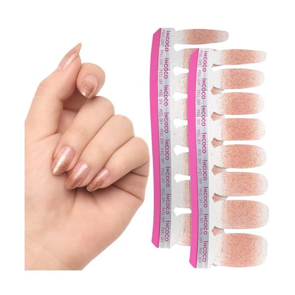 クリアベースの先端に、コッパ―カラーの細やかなラメを散りばめたグラデーショングリッターネイルです。 指先を彩る柔らかなラメは程よい光沢で、どんなシーンにも合わせやすい。暖かい日差しに照らされたように手もとにふわっと光を集めます。 貼るだけの...