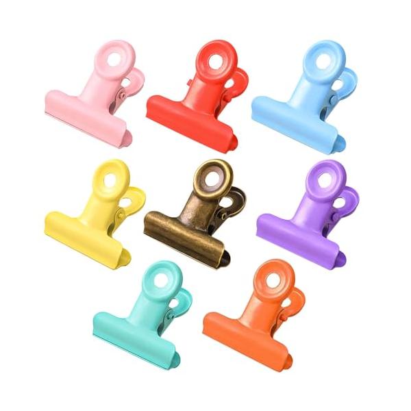 製品情報 製品には8個のクリップが含まれています。サイズ：3*3 cm。色：ピンク、赤、水色、黄色、古銅色、紫、緑、オレンジ。 独特のデザインとカラフルな色彩 目玉クリップは、その丸く愛らしい目玉のようなデザインが特徴で、机の上や文房具コレ...