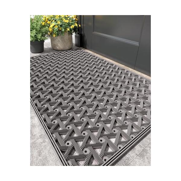 製品仕様 カラー:グレー、サイズ:約48.5x75cm、重量:約1.6kg、素材:TPE。質実剛健、ヘビーデューティーな土落としマットです。 機能性 作りがしっかりして、三角模様の中にストレート状に凹凸があるので、靴についた泥を擦り落とし、...