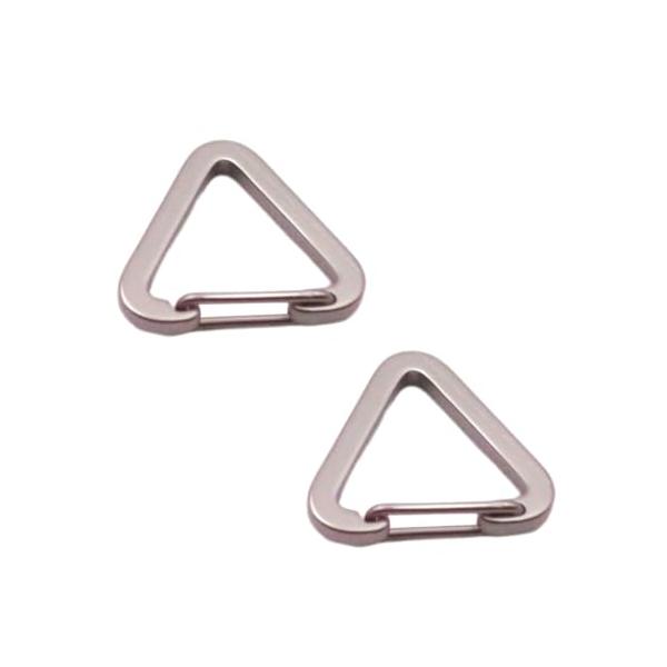 [耐久ステンレス製] 腐食・摩耗・変形に強く、屋外でも長く使える高品質素材を採用 [コンパクトなサイズ感] 約3*2.7cmのミニサイズで、持ち運びや日常使用に最適 [安全な滑らか仕上げ] サンドブラスト処理＆丁寧なエッジ加工で手や物を傷つ...