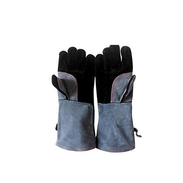 BBQやキャンプ用耐熱手袋。重量 340g 内容 左右セット サイズ フリー 全長約39cmキャンプ時の作業にも最適です。電子レンジ、オーブンで熱々の食品や食器の出し入れ、調理中の鍋のつかみまで幅広くご使用いただけます。スポーツ&amp;ア...