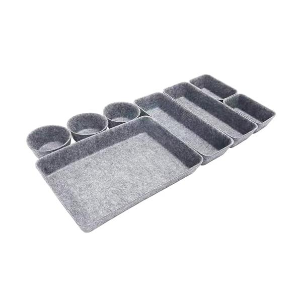 8点セットのトレーで整理整頓、デスク周りにピッタリな収納ボックスです。サイズの異なるケースを使い分けスッキリ収納。文具、コスメはもちろんアクセサリーなどの金属製品にもおすすめです。優しいフェルト素材で収納物をしっかり保護、無駄なぶつかり合い...