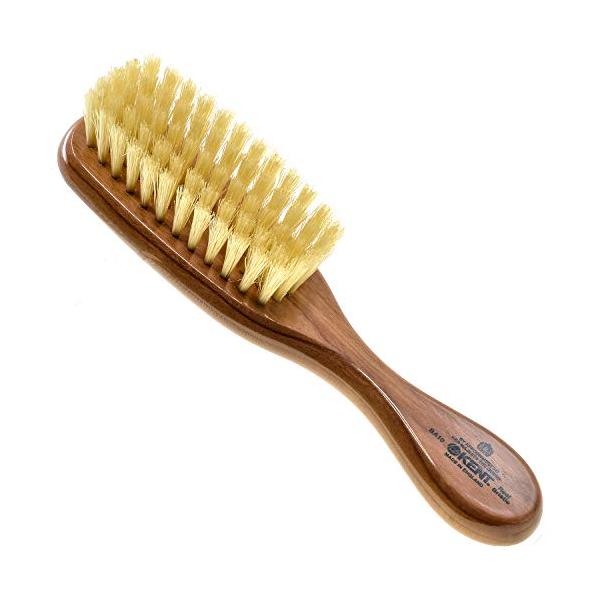 髪一本一本に天然オイルを行き渡らせながら栄養を与え、全体的なツヤを出させます。G.B.KENT社のベビーブラシは100%天然の豚毛を使用しています。豚毛で作られているため、静電気も起きづらく、 赤ちゃんの毛に付着した小さな埃や汚れを優しく取...