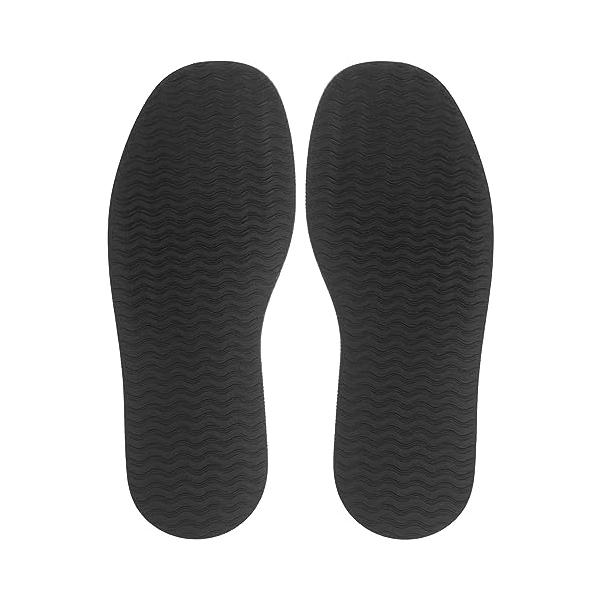 耐久性に優れたゴム素材を使用し、加工しやすい硬度を持たせた靴底修理用シートの1ペアセット。お好みの大きさ・形状にカットできるので、革靴・スニーカーなどさまざまな靴のソール交換やつま先・かかとなどの部分補修に便利。波模様が地面をグリップするの...