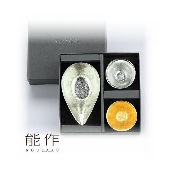セット内容 片口 - 小 1ヶ、 盃 - 喜器 - 2、盃 - 喜器 - 2 - 金箔 各1ヶサイズ 片口：H55　W128　D77盃：H34　φ61満水容量 片口：195cc盃：45cc箱サイズ H61　W160　D161箱入重量 630...