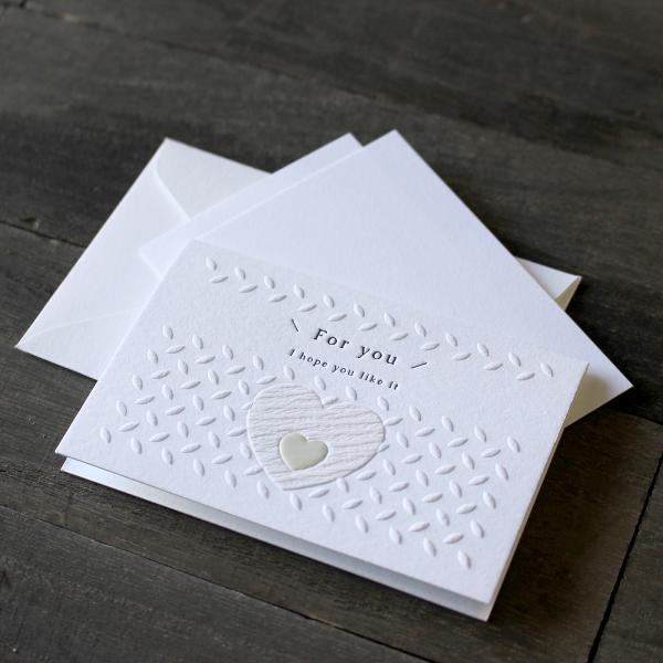二つ折りカード、封筒、中紙がセットになったミニサイズのメッセージカードです。テキストの「For you I hope you like it」は「気に入って頂けると幸いです」というメッセージなので、プレゼント等の各種ギフトに添えるメッセージ...