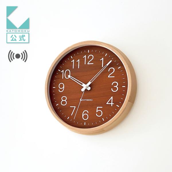 無垢材で組んだ木枠を用いた、ぬくもりのある掛け時計です。文字盤に高級材ウォールナットの突き板を使用し、重厚で質感の高い仕上がりに。白色の針と数字は、ウォールナットの深い色味の中でよく映えます。商品説明サイズ：Φ300×50mm重　量：850...