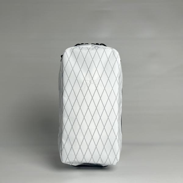 低伸縮性、高防水性素材である＜X―PAC＞を使用した、クランポンケース。ファスナーが非常に大きく開くのでアイスクライミングなどに使用するリジットタイプのクランポンも収納しやすくなっています。■スペックタテ：14cmヨコ：30cm幅：10cm...