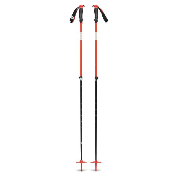 ■概要バックカントリーでの使い勝手を追求したシンプルな2セクションアルミポール。グリップトップにはバインディングのヒールリフターを操作できるユーティリティーフックを追加。フック先端の平らなエッジをスクレーパー代わりにして、スキーの上の重い雪...