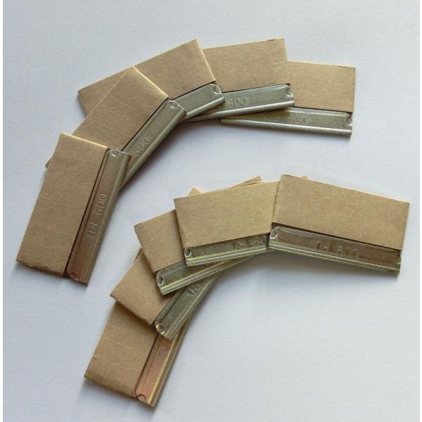 スクレーパーの替え刃 欲しくても100枚入りなんて多すぎるという方に ちょうどいい枚数 汎用替え刃10枚入り メーカーは米国フィニッシュプロ。 安心品質のスクレーパーの替え刃 ほぼすべてのスクレーパーに装着できます。