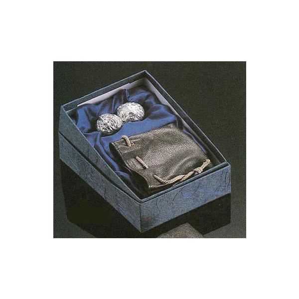 箱：高さ3×幅13.8×奥行9.8cm　■くるみ玉の中に、1200ガウスの磁力を内蔵しているため、2個を手の中で回転させたり握り返したりすると、血行促進、握力増強に大いに効果があります。手と内臓は深く係わり合っているためくるみ玉で手を刺激す...