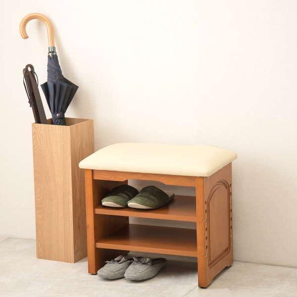 ■商品説明●靴の脱ぎ履きに便利なシンプルデザインの玄関ベンチ。●木製で木の優しい雰囲気が落ち着ける空間に。●一人暮らしで新生活を始める方に、足腰の弱いおじいちゃんやおばあちゃんへのプレゼントにもおすすめです。●座面下は2段の棚で靴やスリッパ...