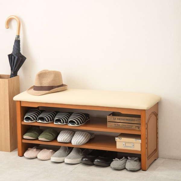 ■商品説明●靴の脱ぎ履きに便利なシンプルデザインの玄関ベンチ。●木製で木の優しい雰囲気が落ち着ける空間に。●一人暮らしで新生活を始める方に、足腰の弱いおじいちゃんやおばあちゃんへのプレゼントにもおすすめです。●座面下は2段の棚で靴やスリッパ...
