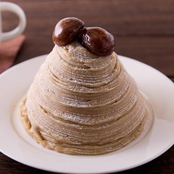 ■商品説明●和栗を贅沢に使用した和栗モンブラン4号●マロンクリームには、愛媛県産栗の最高グレード『秀』のみ使用！贅沢な味わいの極上モンブラン♪アルコール不使用！●和栗甘露煮・和栗クリーム・生クリーム・アーモンドスポンジの絶妙なハーモニー●濃...