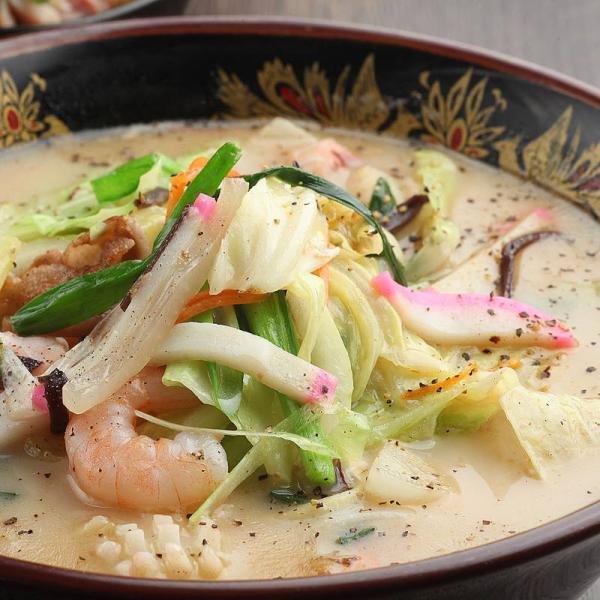 ■商品説明●本場長崎の味をそのままご家庭で！●コクのある塩白湯スープに、モチモチ中華麺がよく絡む！■商品詳細原産国／製造国：日本内容量：麺90g（1食）×6袋、スープ10g×6袋原材料名：【麺】小麦粉(国内製造)、食塩/酒精、かん水、貝Ca...