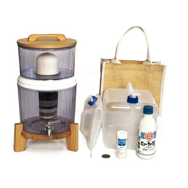 【発売日：2026年05月31日】■商品説明●"ろ過して終わり"ではない、浄水後も雑菌繁殖を防ぐ防災用浄水器●普段使いと災害時の両方にフェイズフリーに使える浄水器●電源不要な重力式浄水器●川の水を浄水・殺菌して水道水質検査全51項目合格の実...