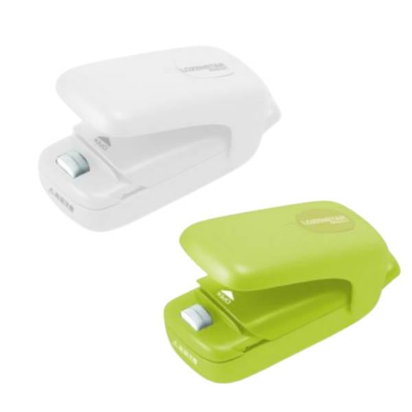 【発売日：2022年11月01日】■商品説明●食べかけのお菓子の袋などを挟んでスライドするだけで簡単密封。●食べかけのポテトチップスも、パリパリの美味しさをキープします。●ヒーターの熱により圧着・密閉し、中身が湿気るのを防ぎます。●乾電池式...