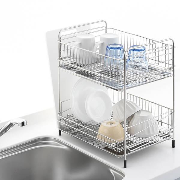 ■商品説明●食器やグラスがたっぷり入る、大容量サイズの食器用水切りラック。●スライドトレーは簡単に取り外しが可能なので、簡単にお手入れが可能で衛生的です。●まな板を立て掛けられる、まな板立て付き。●丈夫なステンレス製。■商品詳細生産地：中国...