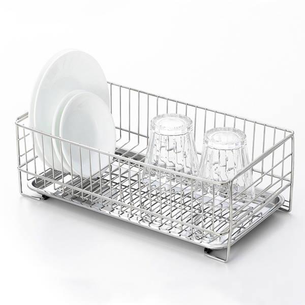 ■商品説明●場所を取らないスリムサイズ。●トレーはお手入れ簡単スライド式で簡単に取り外しが可能。●丈夫で使いやすいステンレス製。■商品詳細生産地：中国サイズ(約)：幅345×奥行195×高さ125mm製品重量(約)：746g素材：バスケット...