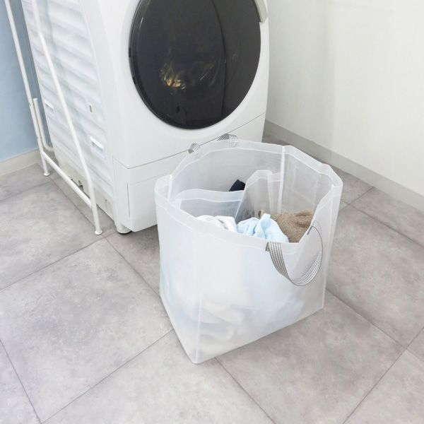 ■商品説明●軽くて丈夫です。たっぷり入ります。●開口部が広く、洗濯物入れに便利なランドリーバスケットです。●内側ポケット付きなので、細かい洗濯物などを仕分けできます。●持ち運びに便利な持ち手付きです。●底マチ付きなので、自立します。●使わな...