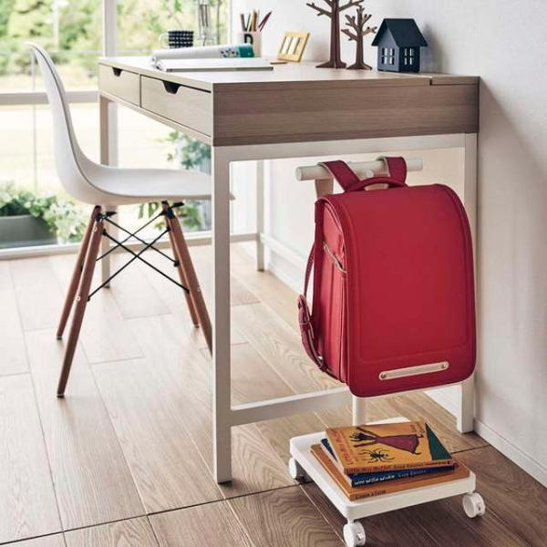 ■商品説明●リビングで学習する子どものランドセルがテーブル下に入る高さの収納ワゴン。●ランドセルを掛けたまま、中身を取り出せます。●園児の制服やバッグ、帽子などを玄関に収納。●キャスター無しでも使用可能。●ランドセルの持ち手部分でも収納可能...