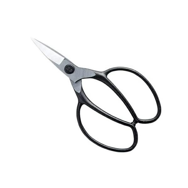 岡恒植木鋏A型No.201-SNプロが認めた品質■機能・特徴・庭園の松の木の手入れ用の鋏です。・最高級刃物鋼を材料とし、刃持ちと切れ味を発揮します。・角ボルト、緩み止めオーディーナット使用しています。■仕様・全長：210mm・重量：250g...