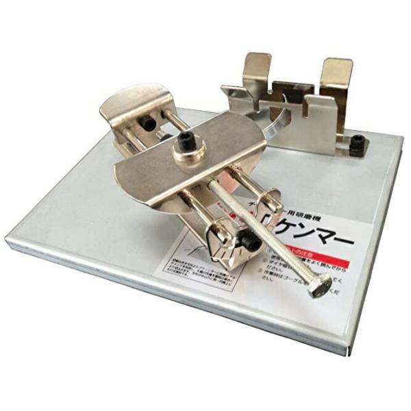 フジ鋼業チップソー研磨台 DケンマーFK-001■商品説明・お持ちの高速ディスクグラインダーで刈払機用チップソーが研げる研磨台!!※全ての高速ディスクグラインダーが装着できます!・市販全ての刈払機用チップソーが研磨できます。[9インチ(23...