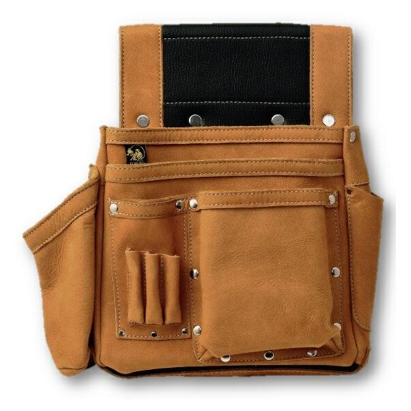 ふくろ倶楽部革シリーズ朱雀 新ヌバック 四型 墨つぼホルダー付SZN-834限定のヌバック革釘袋をハイブリッド化。二枚張り人工皮革を背面に配することで釘袋に張りと強度をもたせ、型崩れを防止すると同時に耐切削・摩耗性と耐久性の向上を図りました...