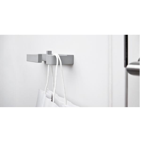 サイズ｜幅 200 mm x 高さ 28 mm x 奥行 75 mmカラー｜グレー材質｜エラストマー（表面）／ アルミ押出材（芯材、ブラケット ／ ステンレス（ビス）付属品｜Aトラス（5×50）×２本 ／ 六角穴付き皿ボルト（5×19）×２...