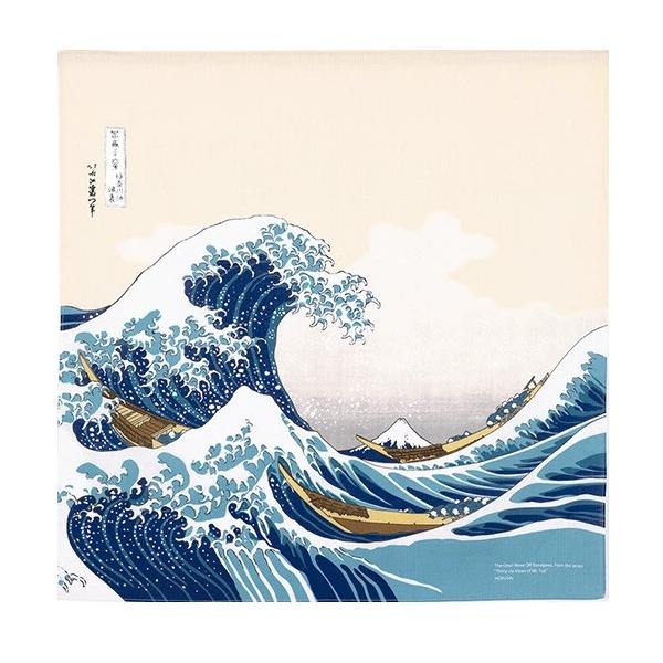 葛飾北斎の作品。神奈川沖浪裏、巨大な波と船の向こう側に富士山をえがいており、赤富士と並んで「富嶽三十六景」の有名な作品の一つです。激しく生き物のように巨大化し襲い掛かる波に対し、小さく描かれた富士山との静と動、変化と普遍、大小の対比が特徴で...