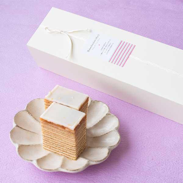 【商品について】燦々と照る太陽を浴びて樹木が年輪を刻んで成長していく様をイメージして作りました。いろんなシーンの贈り物にとてもお喜びいただけるバウムクーヘンです。ふらん・どーるのバウムは、一層一層状態を見ながら焼き重ねていく職人の手しごとで...