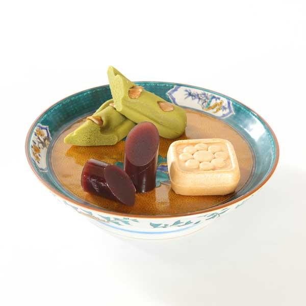 【商品について】石川県小松市の安宅の関にちなんだお菓子の詰合せ。弁慶羊羹、富樫最中、義経の笛（すはま）のセット。お土産に人気があります。