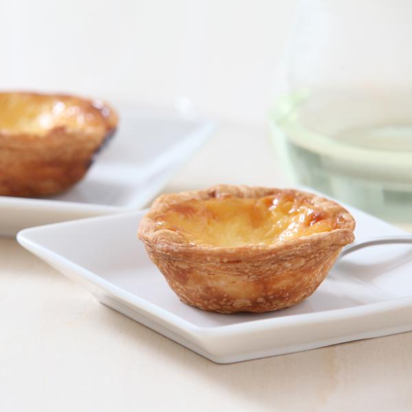 【商品について】厳選素材を使用し、一つ一つ手作りのポルトガル式のエッグタルトです。丁寧に折り込んだ自家製のパイを器に、厳選された卵と生クリームを流して焼き上げたハレルヤオリジナルのエッグタルト。すべて手作りのため大きさ・形・焼き色に同じもの...