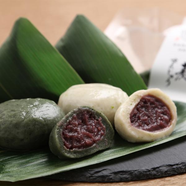 【商品について】青のりが少し入っているプレーン生地の麸まんじゅうが3つ、蓬を練りこんだ生地のよもぎ麸まんじゅうが2つ入った詰合せになります。麸まんじゅうとは、生麸生地で餡を包み、笹の葉でくるんだ麸菓子です。弾力のある生地、さわやかな風味をお...