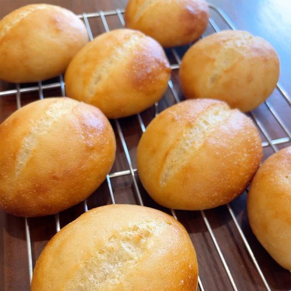 【商品について】当店米粉パン、完全グルテンフリーでふわふわモチモチ食感、噛めば噛むほど味わい深いパン。体への思いやりとこだわりの詰まった自慢のパンです。天然酵母/無添加/グルテンフリー/体に優しい素材/小麦、卵、乳製品不使用/8大アレルゲン...