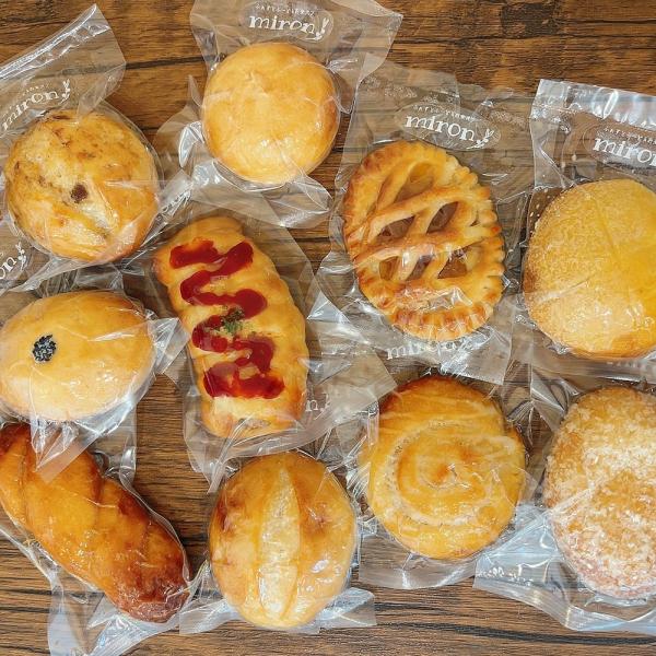 【商品について】当店米粉パン、完全グルテンフリーでふわふわモチモチ食感、噛めば噛むほど味わい深いパン。体への思いやりとこだわりの詰まった自慢のパンです。天然酵母/無添加/グルテンフリー/体に優しい素材/小麦、卵、乳製品不使用/8大アレルゲン...