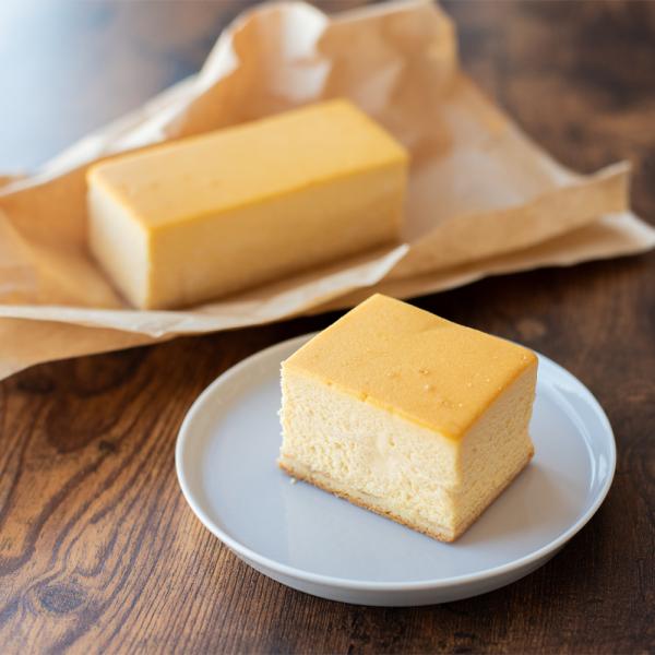 【商品について】濃厚でまろやかな味わいのクリームチーズに加賀伝統野菜・五郎島金時をふんだんに練り込み、さつまいもの風味豊かで上品な甘さが特徴のチーズテリーヌです。冷蔵庫で4~5時間解凍してお召し上がりください。