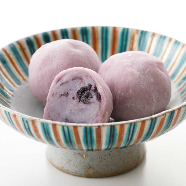 【商品について】能登産のブルーベリーを使用した贅沢な大福。やさしい甘さが口の中でふんわり広がります。白あん、羽二重餅にもこだわっています。急速冷凍して発送いたしておりますので、3時間ほど解凍した後お召し上がりください。（半解凍でも美味しくお...