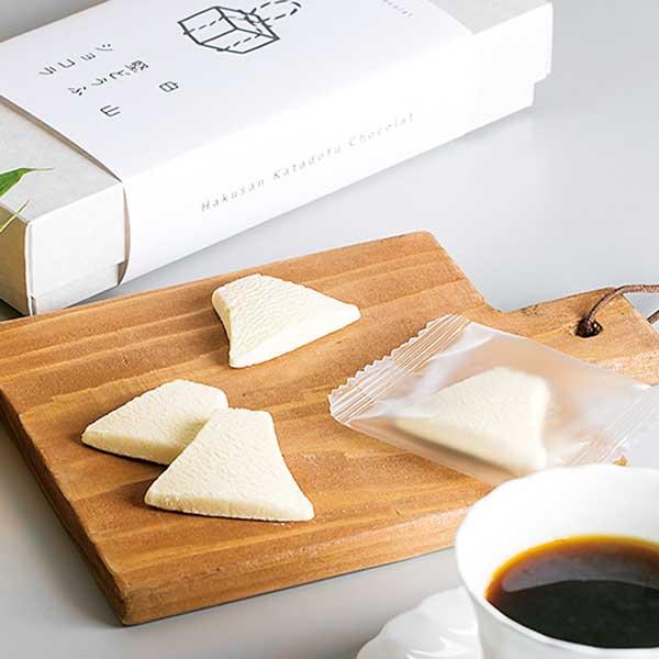 【商品について】白山堅どうふの豆乳を使用し、ホワイトチョコレートの柔らかなクッキーに仕上げました。口の中でほろほろ崩れるほど柔らかく、豆乳の香りがふわっと広がります。日持ちもすることから、手土産にはもちろん、遠方へのお土産や贈り物としてもぴ...