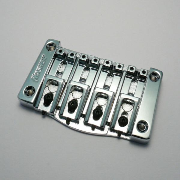 横ブレにタイトな大きいスチールサドルと、大きなベースプレートにより弦振動をダイレクトにボディへ伝え、クリーンでクリアな音色をはじき出します。表通し、裏通し両方に対応しています。