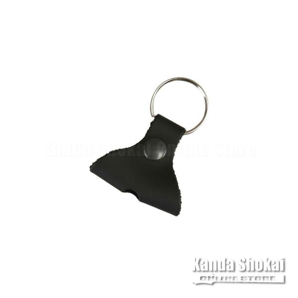 ドラム・キー・リング IA-8は、一般的なドラムのチューニング・キー(別売)を収納し、キー・ホルダーなどに取り付けられるキーリングです。耐久性のあるブラック・レザーを使用し、金属製のホックで留めるシンプルな構造です。※本製品にチューニング・...