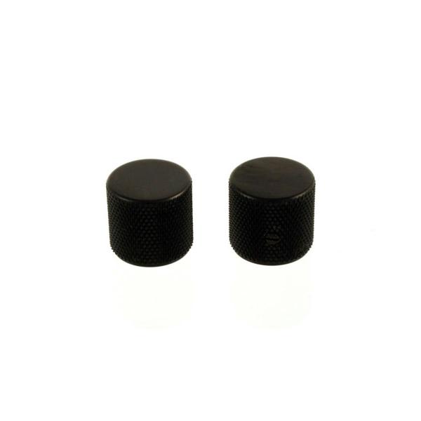 フラットトップのメタルノブです。インチのソリッドシャフト1/4" (約6.35mm)に対応しています。■ブラック■ネジ固定仕様■高さ: 3/4" (約19.05mm)■幅: 3/4" (約19.05mm)■2個入り