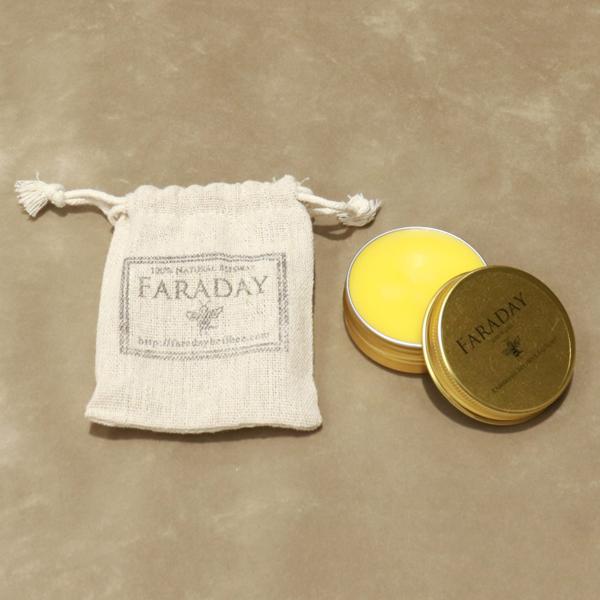 最高級のオーガニックの蜜蝋に、ホホバオイルの中でも最高級と言われるオーガニックのゴールデンホホバオイルを調合したFARADAYの蜜蝋ワックスは、保湿効果やカビ対策にも効果のある万能ワックスです。ワックスの伸びも良く、オイル独特の嫌な香りも残...