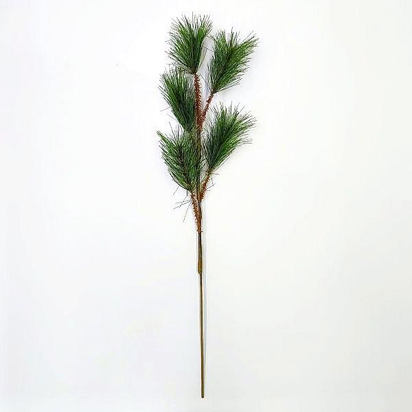 松の造花。お正月のディスプレイ、フラワーアレンジに。※茎を曲げて梱包する場合がございます。あらかじめご了承下さい。長さ：約63cm葉長（房の長さ）：約11cm造花 フェイクグリーン 松 正月飾り 迎春飾り