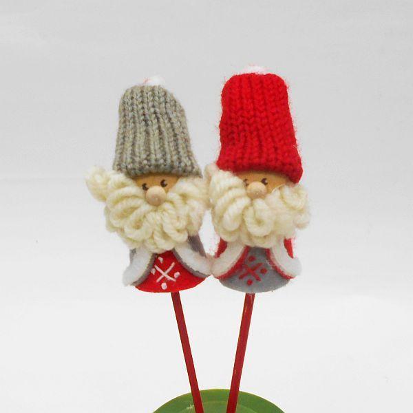 ニット帽をかぶった可愛いサンタクロースピック、2本セット。軸は木製です。サイズ：長さ約30cmクリスマスツリー飾り、クリスマスオーナメント、クリスマスピック サンタクロース
