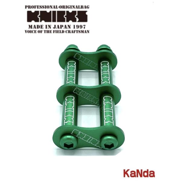 パイプ及びS金具には全てKNICKSロゴ入り●アルミナイロンナット2個　●アルミチェーン金具3個●アルミロング六角穴付きボルト2本　●アルミパイプ4本●超軽量19g※セット作業時は必ず手回しでのセットをお願い致します。アルマイト加工の色付け...