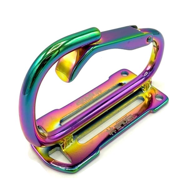 神秘的な輝きを放つチタンコーティング■用途・ツールの携帯。■機能・特徴・簡単に着脱可能・新型ゲート・湾曲ゲートで工具をカツンとつりさげれます。・アルミ製で軽量■仕様・高強度アルミ鍛造極太カラビナ■商品サイズ幅45×高さ110×奥行き75mm...